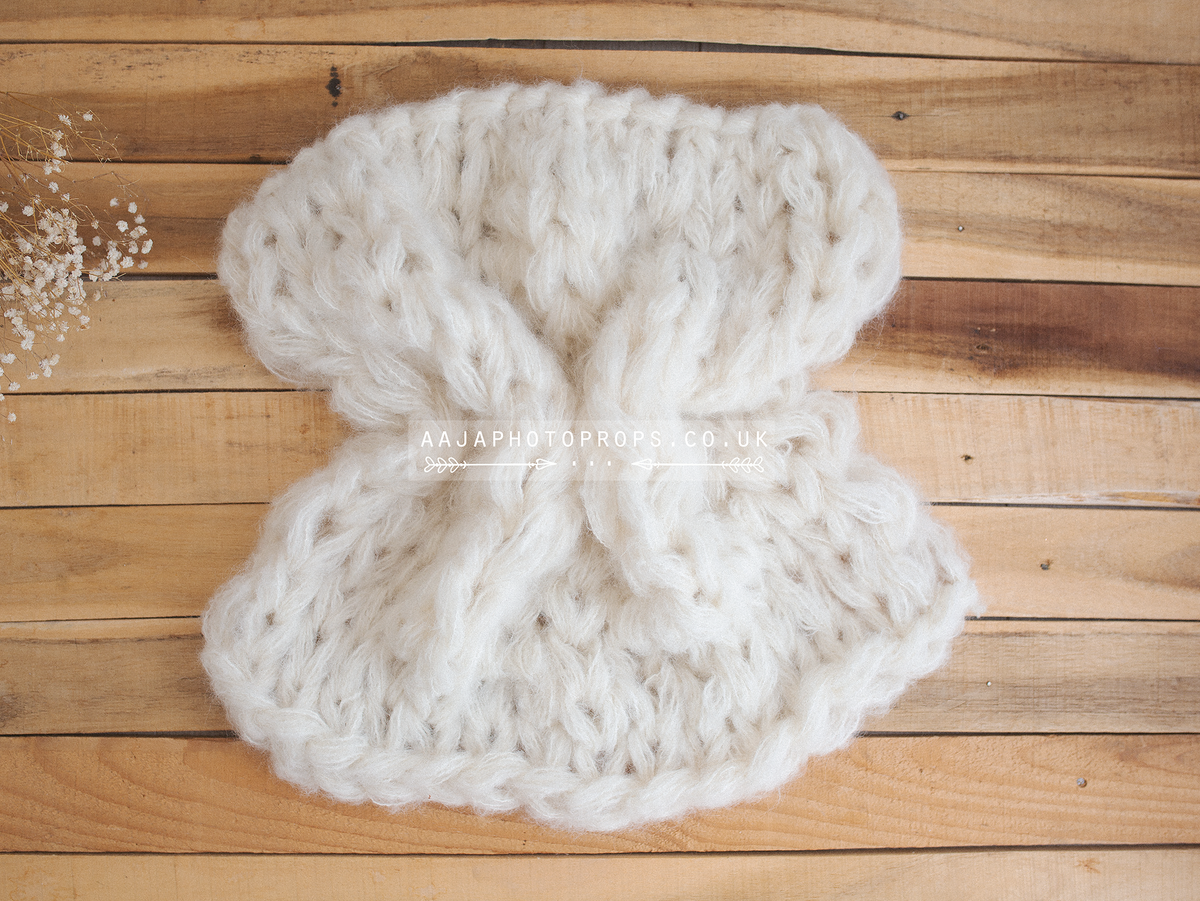 Knitted chunky layer, wrap and bonnet, fluffy soft, cream Photo prop ...